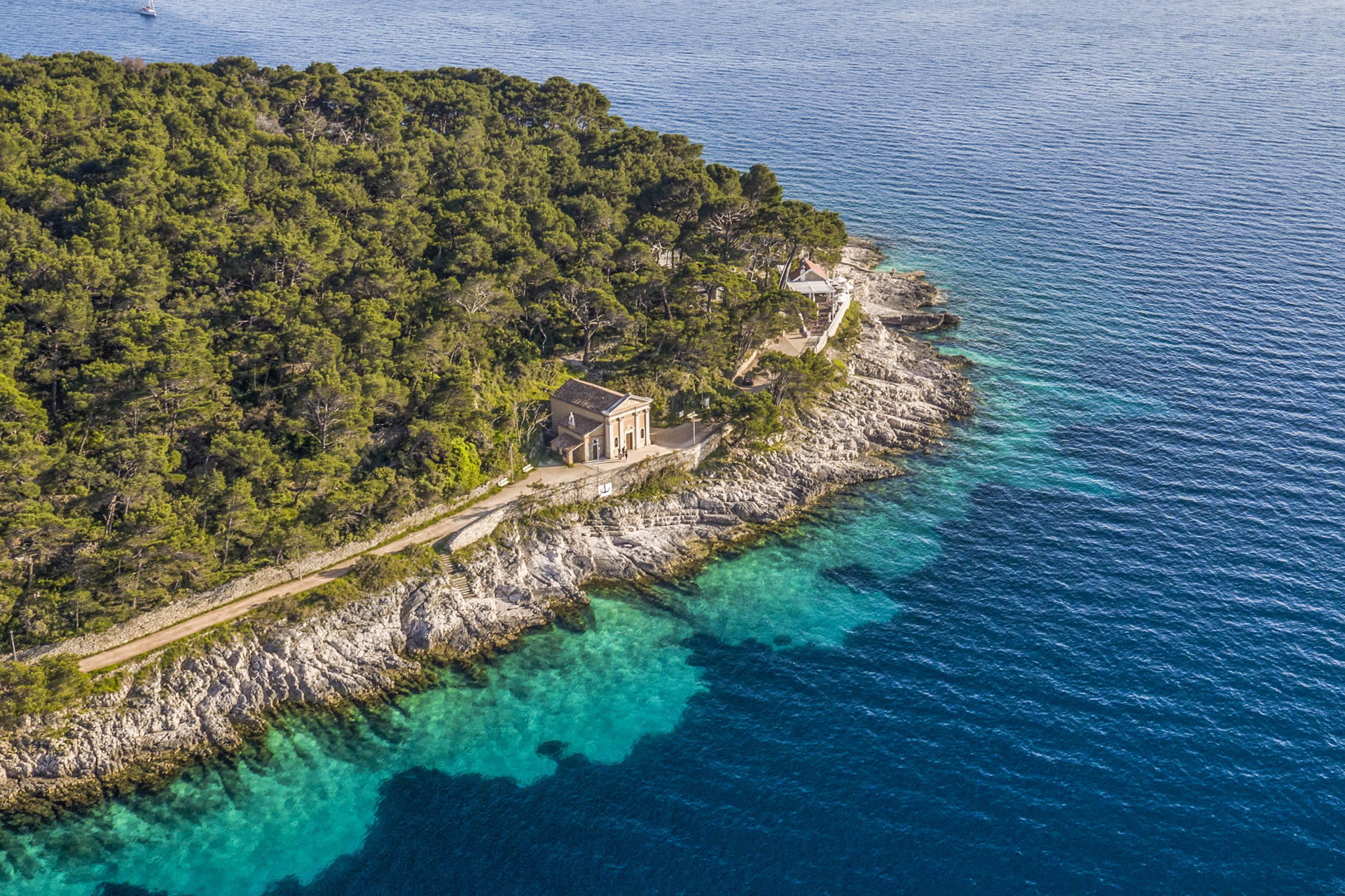 Volo e Soggiorno sull’Isola di Lussino - Croazia - Flights and Travels sagl